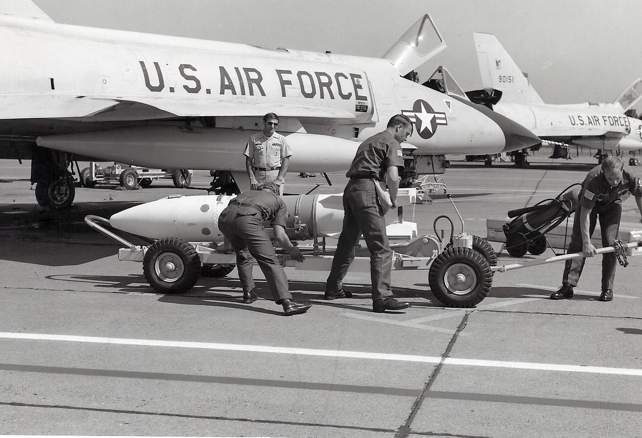 The MB-1 ‘Genie’ – The USAF’s Unguided Air-To-Air Nuke – The Armourers ...