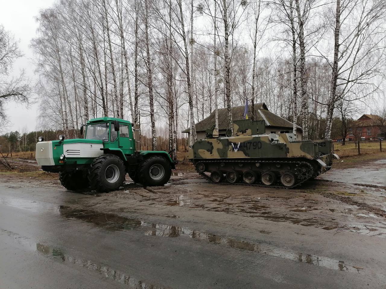 Supercut: Ukrainian Farmers Stealing Russian Tanks – The Armourers Bench