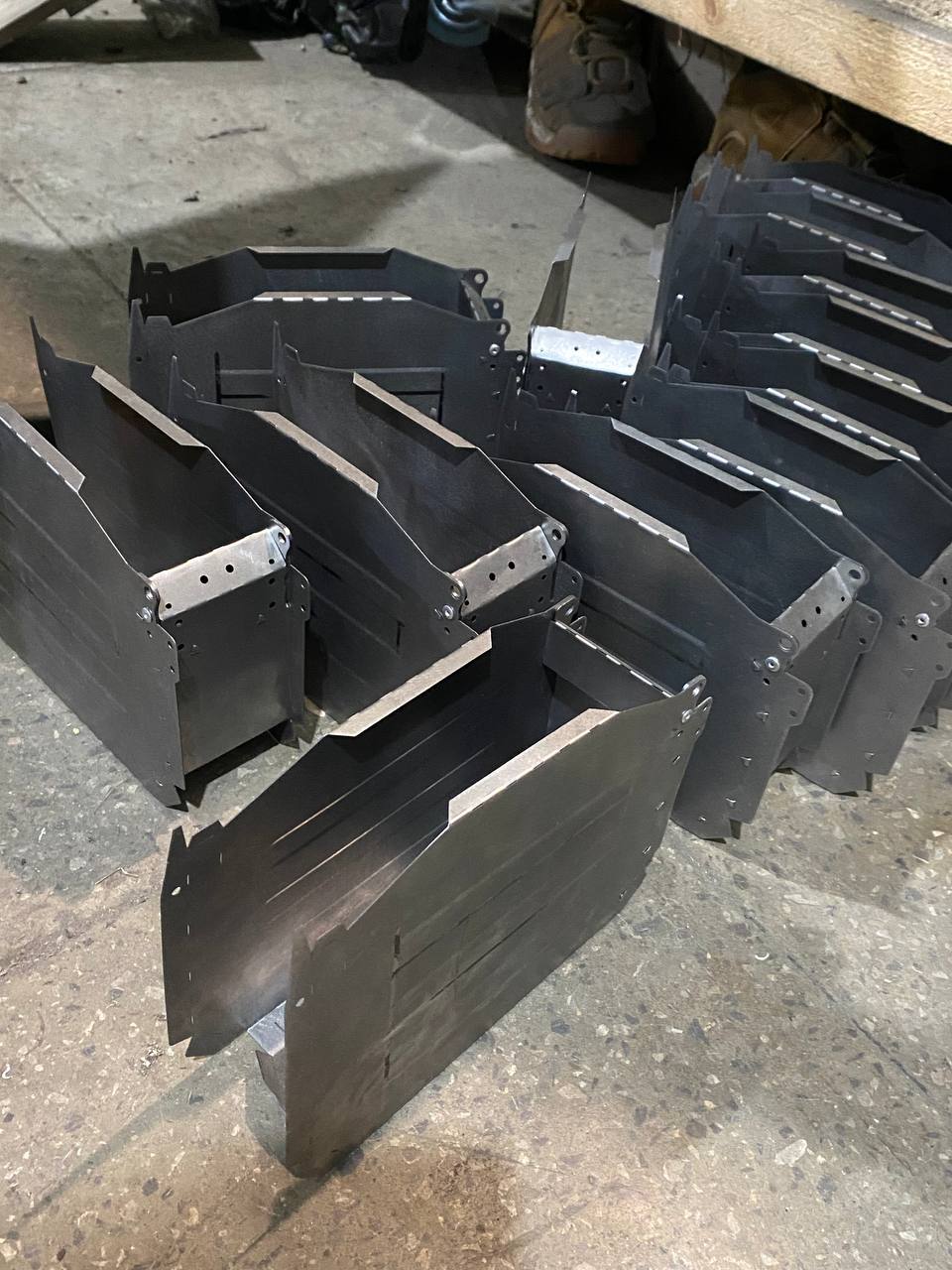 Making Belt Boxes For Ukraine’s Machine Guns – The Armourers Bench